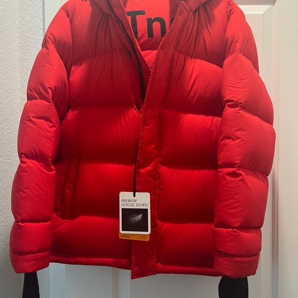 Aritzia | Jackets & Coats | Aritzia Tna Superpuff Catalina Womens Red ...